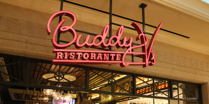 Comiendo en el restaurant de Buddy en Las Vegas - Sir Chandler