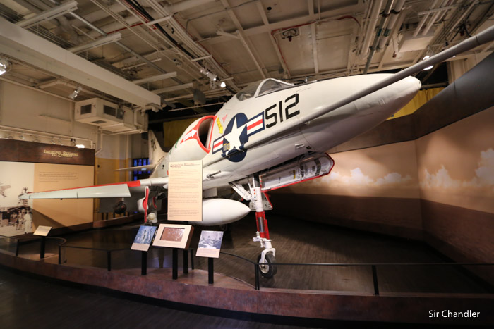 Recorrida por el Intrepid en Nueva York - Sir Chandler