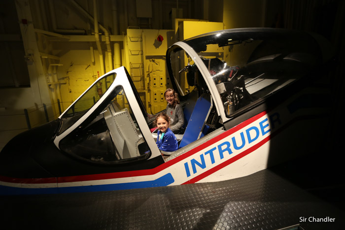 Recorrida por el Intrepid en Nueva York - Sir Chandler