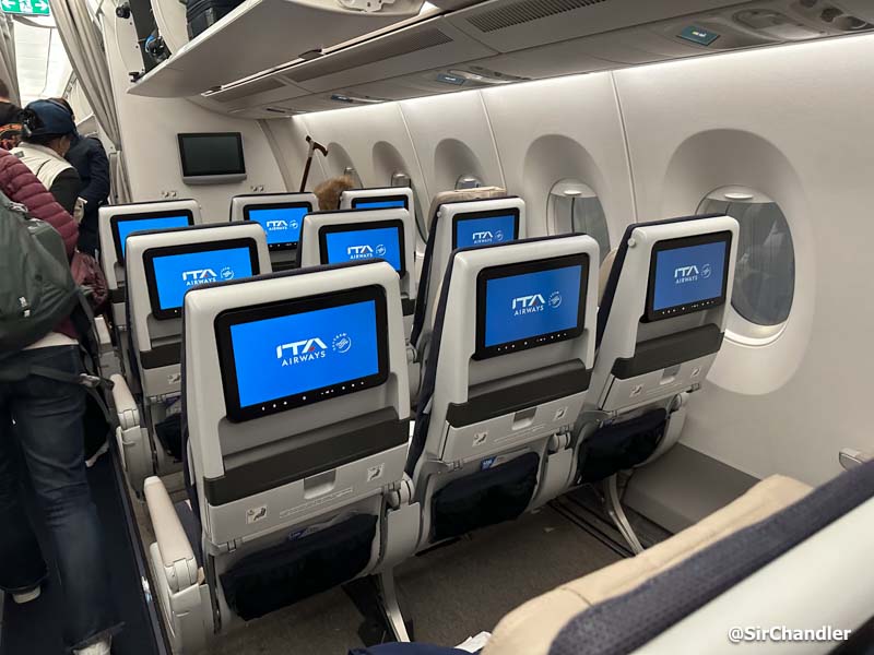 El vuelo de ITA con un Airbus 350 a Roma - clase turista - Sir Chandler